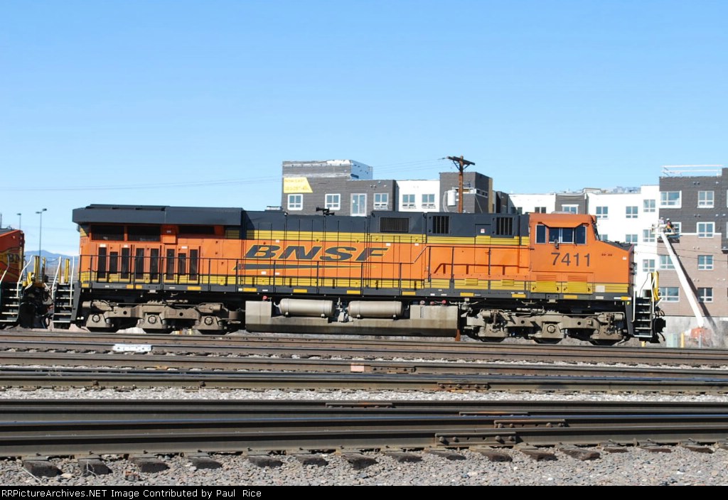 BNSF 7411